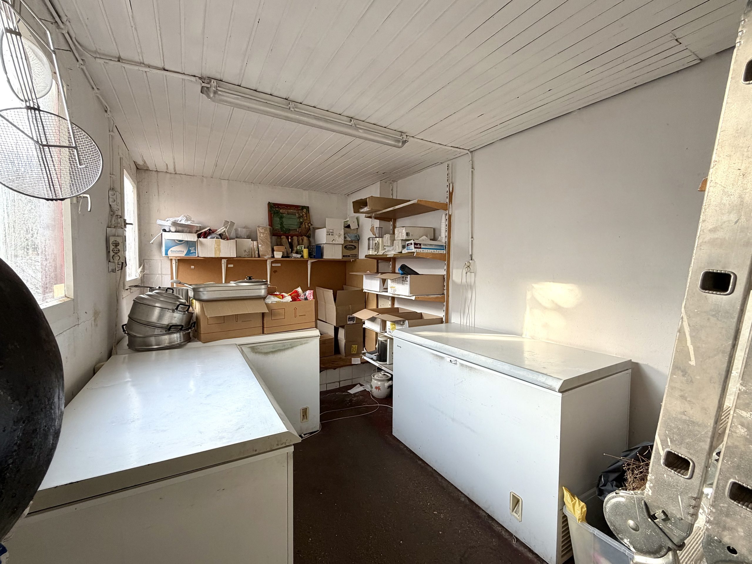 CAFETARIA P. YUAN MET BOVENWONING, GREVENBICHT - HMT